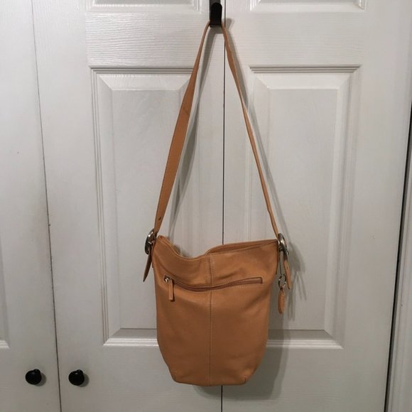 Tig & C0. | Bags | Tig Co Tan Genuine Leather Purse W Keychain | Poshmark